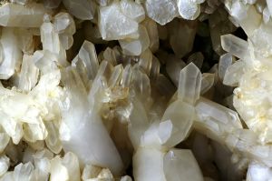 Quartz crystal cluster properties